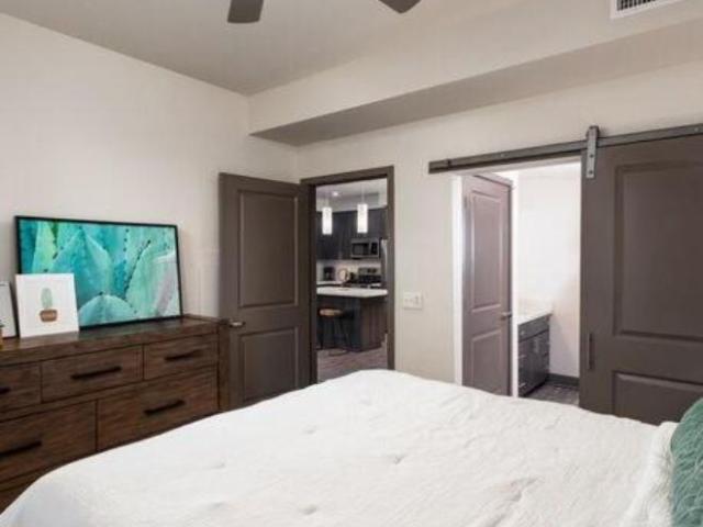 Studio, 1 bath, Apartment 5151 N 16th St