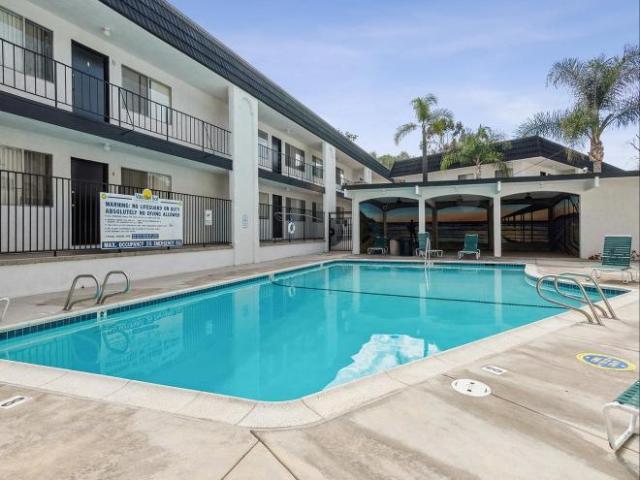 Studio, 1 bath, Apartment 5474 Reservoir Dr