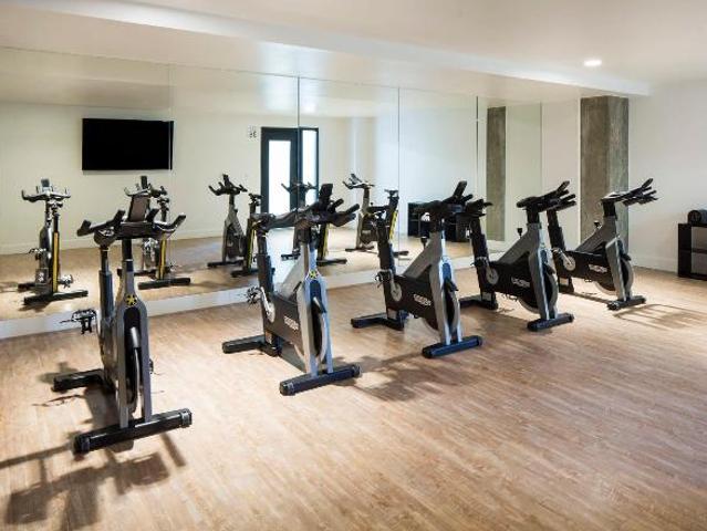 Studio, 1 bath, Apartment 5550 Hollywood Blvd