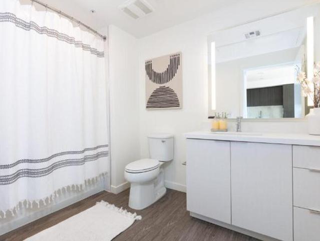 Studio, 1 bath, Apartment 5750 Hollywood Blvd