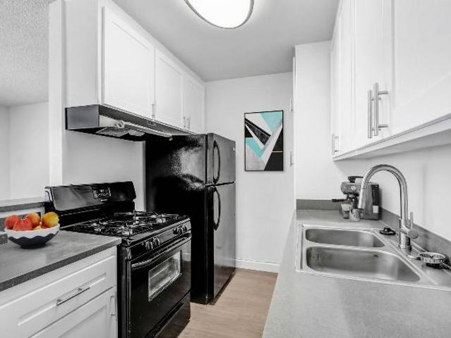 Studio, 1 bath, Apartment 5919 5931 Reseda Boulevard