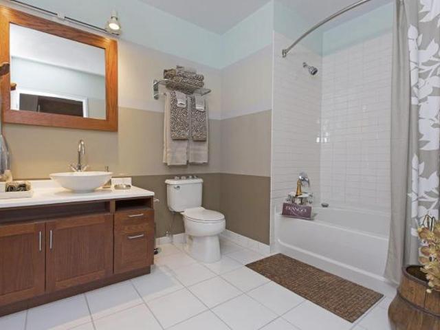 Studio, 1 bath, Apartment 63 E Lake St