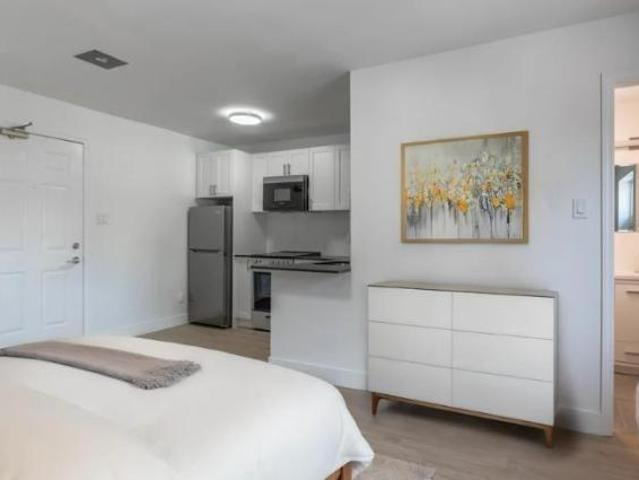 Studio, 1 bath, Apartment 608 Church St