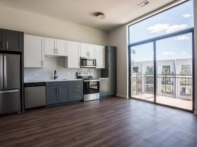 Studio, 1 bath, Apartment 609 S Cascade Ave