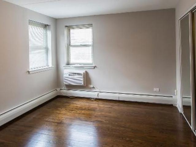 Studio, 1 bath, Apartment 6119 N Kenmore Ave
