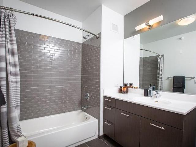 Studio, 1 bath, Apartment 637 N Wells St