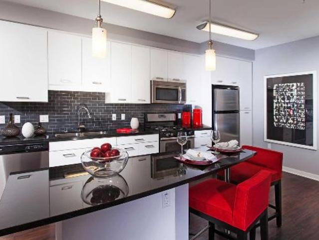 Studio, 1 bath, Apartment 639 N Broadway