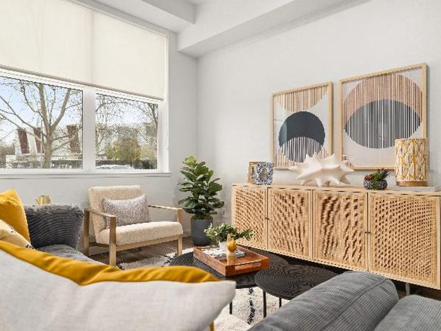 Studio, 1 bath, Apartment 6400 Folsom Blvd