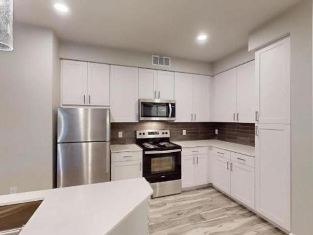 Studio, 1 bath, Apartment 655 South Sierra Madre St