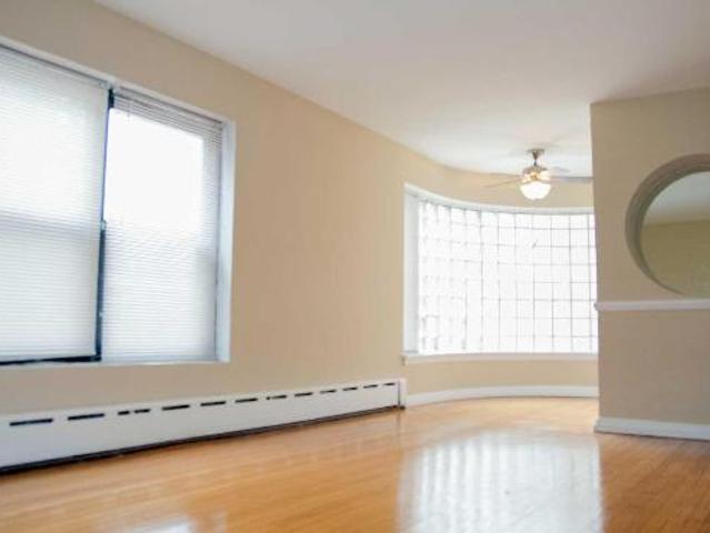 Studio, 1 bath, Apartment 660 N Dearborn St