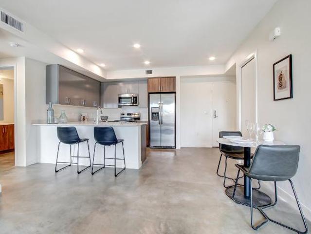 Studio, 1 bath, Apartment 6625 Reseda Boulevard