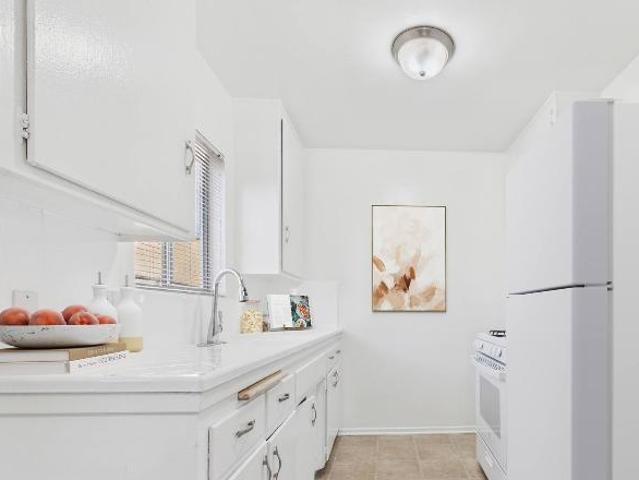 Studio, 1 bath, Apartment 6743 Whitsett Ave