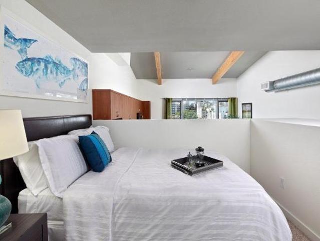 Studio, 1 bath, Apartment 677 Seventh Avenue