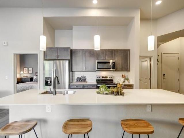 Studio, 1 bath, Apartment 710 E Pikes Peak Ave
