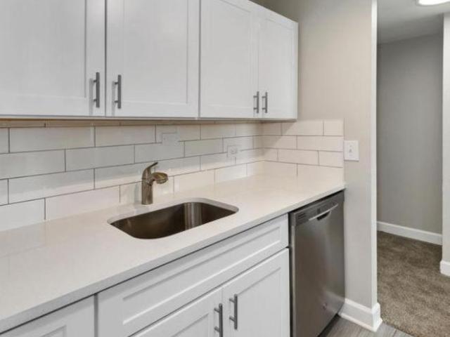 Studio, 1 bath, Apartment 7171 W Gunnison St