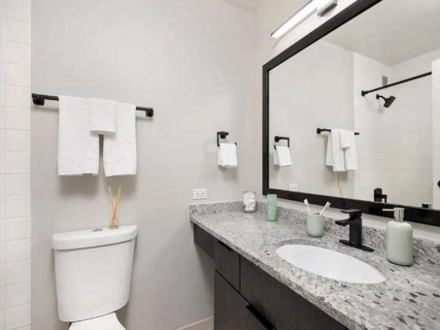 Studio, 1 bath, Apartment 77 W Huron St
