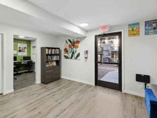 Studio, 1 bath, Apartment 7400 E Golf Links Rd