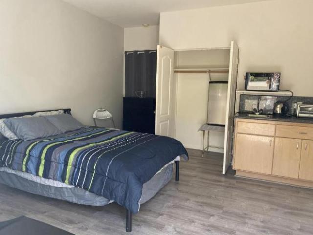 Studio, 1 bath, Apartment 740 Alto Dr