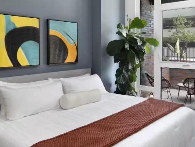 Studio, 1 bath, Apartment 75 W Holly St