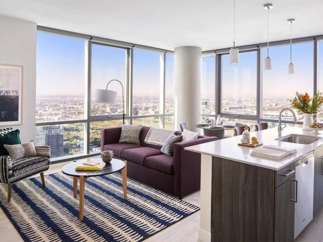 Studio, 1 bath, Apartment 808 S Michigan Ave