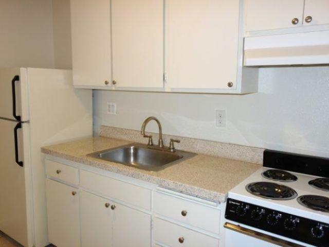 Studio, 1 bath, Apartment 833 South Cedros Avenue