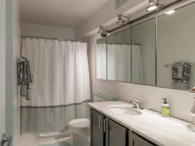 Studio, 1 bath, Apartment 860 N Dewitt Pl