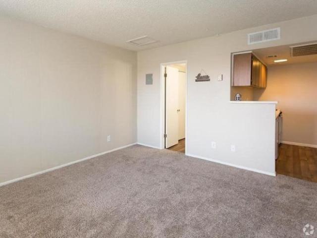 Studio, 1 bath, Apartment 900 N Country Club Dr
