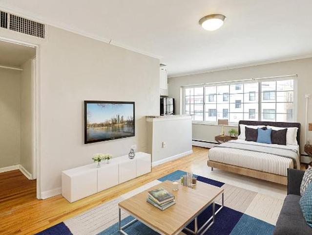 Studio, 1 bath, Apartment 929 Marion Street