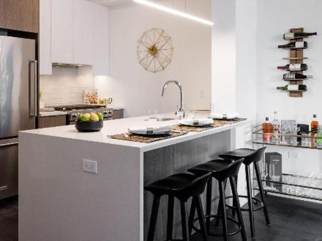 Studio, 1 bath, Apartment 930 W Altgeld St