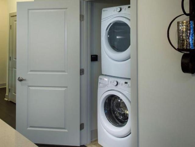 Studio, 1 bath, Apartment 936 South Olive St