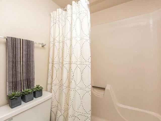 Studio, 1 bath, Apartment 944 W Main St