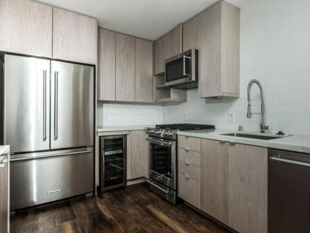 Studio, 1 bath, Apartment 950 S Fairfax Ave