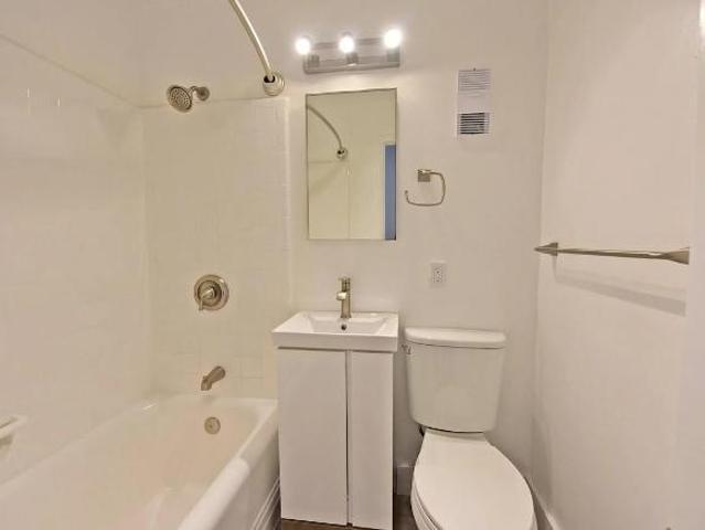Studio, 1 bath, Apartment 953 Collins Ave