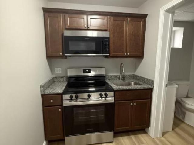Studio, 1 bath, Apartment 99 Irving St