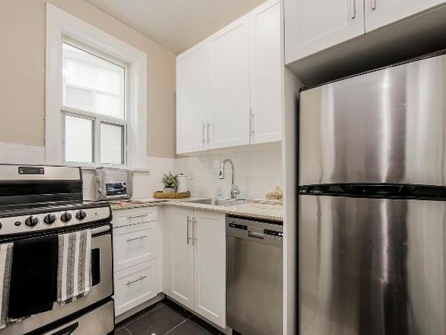 Studio, 1 bath, Apartment 9 Tennis Crescent