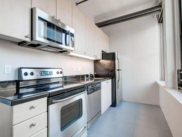 Studio, 1 bath, Apartment 1007 Fifth Ave