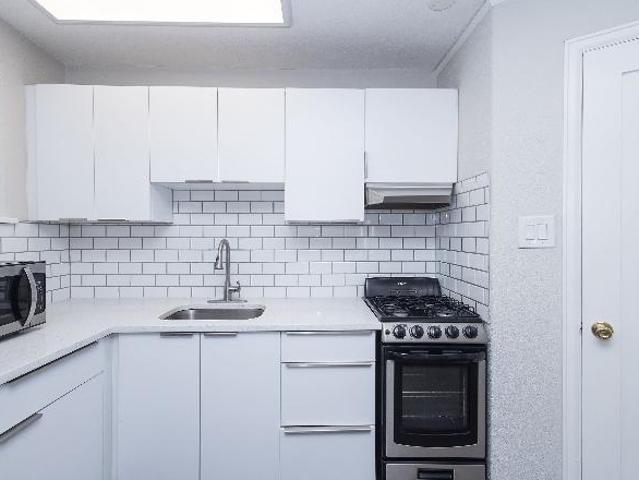 Studio, 1 bath, Apartment 1000 North Lincoln Street