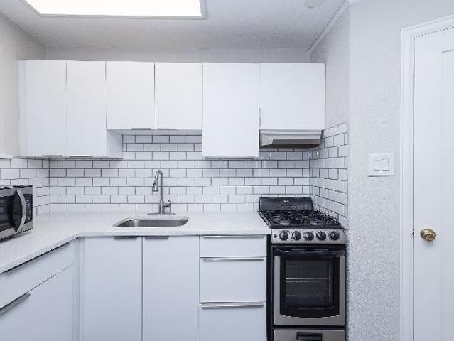 Studio, 1 bath, Apartment 1000 North Lincoln Street