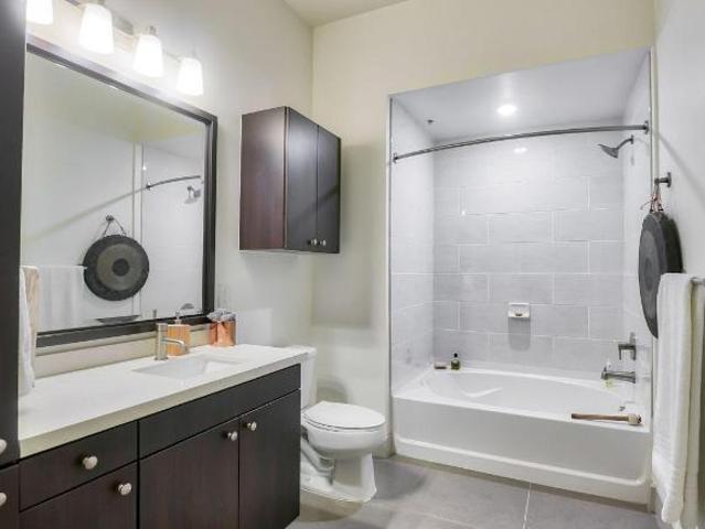Studio, 1 bath, Apartment 1000 S Grand Ave