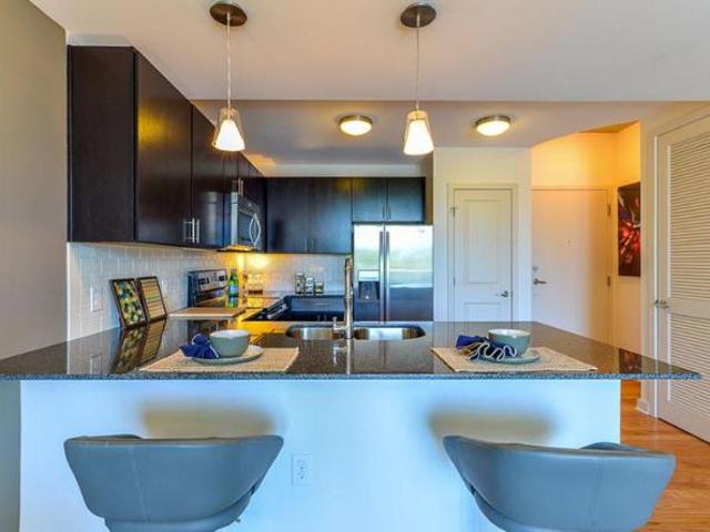 Studio, 1 bath, Apartment 100 6th Street