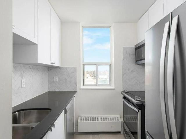 Studio, 1 bath, Apartment 100 Dundas St E