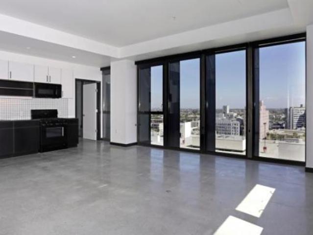 Studio, 1 bath, Apartment 100 Long Beach Blvd
