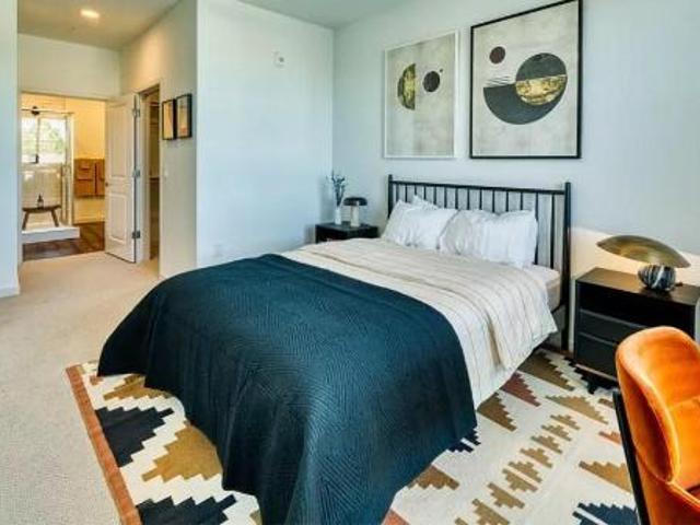 Studio, 1 bath, Apartment 100 W Indian School Rd