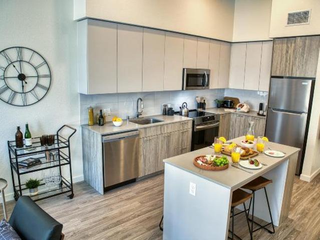 Studio, 1 bath, Apartment 1010 11th St