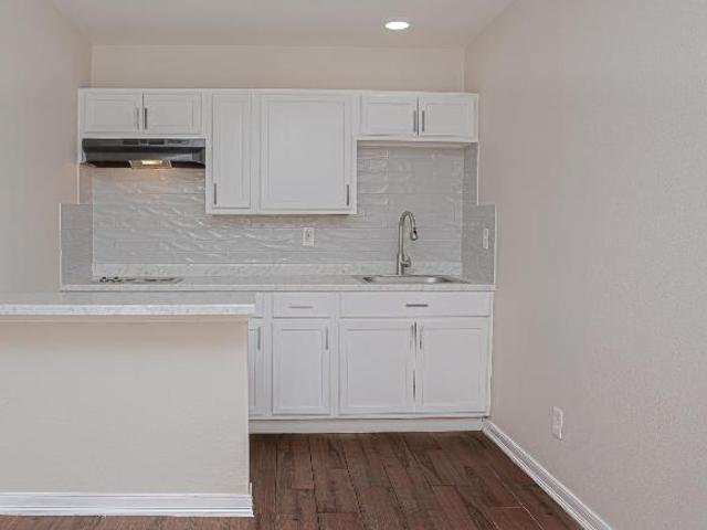 Studio, 1 bath, Apartment 101 S Allen genoa Rd