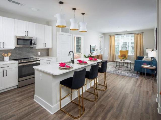 Studio, 1 bath, Apartment 101 W Morehead St
