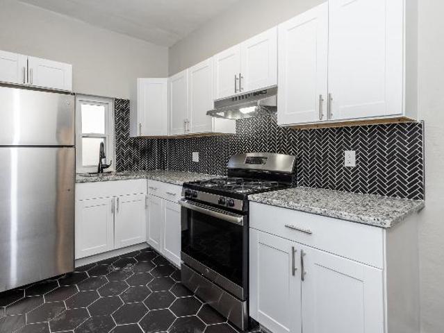 Studio, 1 bath, Apartment 1030 N Washington St