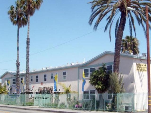 Studio, 1 bath, Apartment 10600 S Inglewood Blvd
