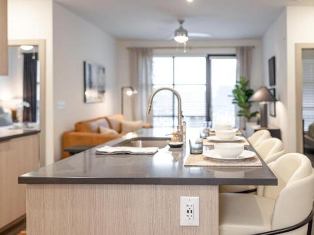 Studio, 1 bath, Apartment 10 Fenton Main St