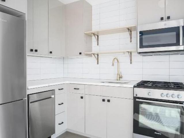 Studio, 1 bath, Apartment 1135 W Winona St